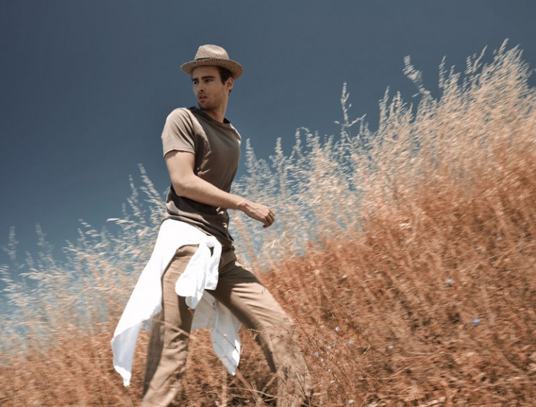 Sebastian Schlüter Heads to the Desert for Esquire Turkey – The Fashionisto