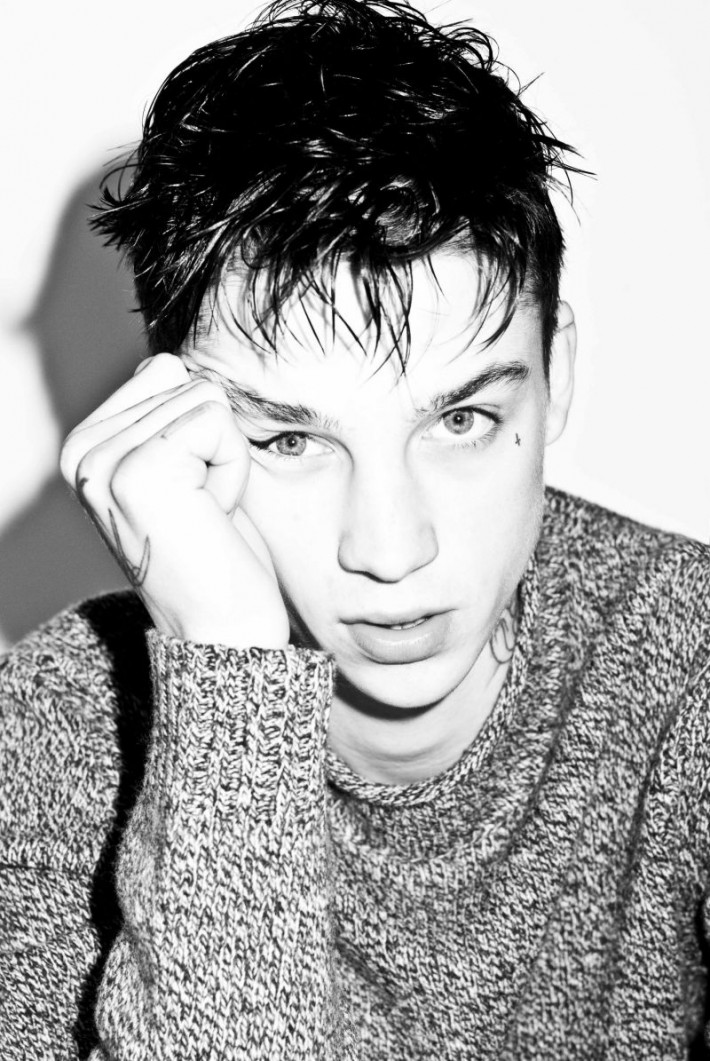 Ash Stymest Sits for a Portrait by Tom Betts – The Fashionisto