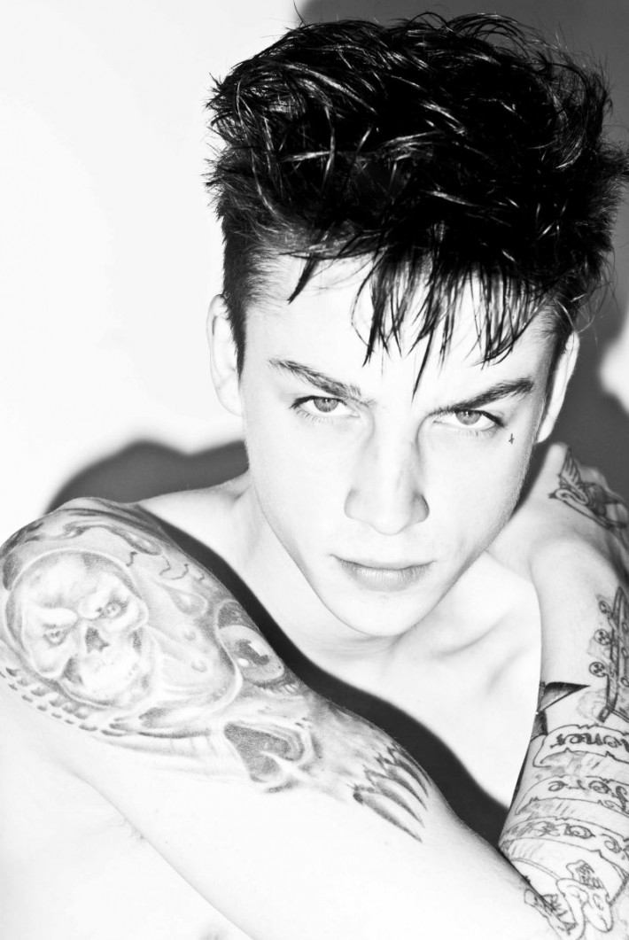 Ash Stymest Sits for a Portrait by Tom Betts – The Fashionisto