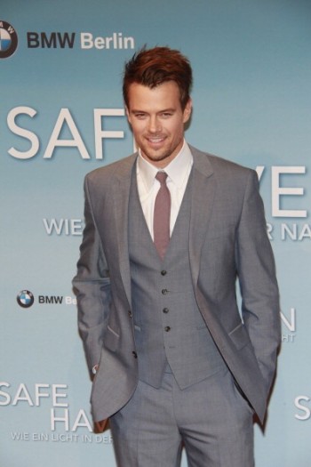 Josh Duhamel Wears Hugo Boss for 'Safe Haven' Premiere – The Fashionisto