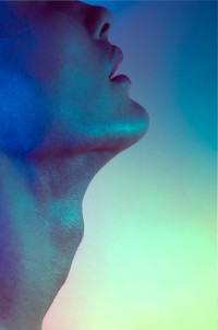 Alex Hammond Sits for a Beauty Session with Izras – The Fashionisto