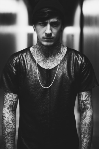 Daniel Bamdad at Home by Dilia Oviedo – The Fashionisto