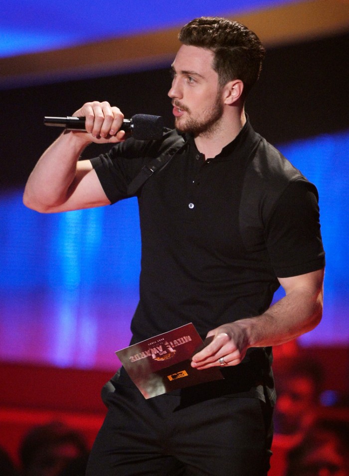 Aaron Taylor-Johnson Wears Alexander McQueen to MTV Movie Awards – The ...