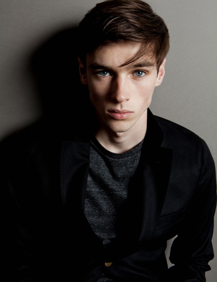 Model Simon James by René Fragoso – The Fashionisto