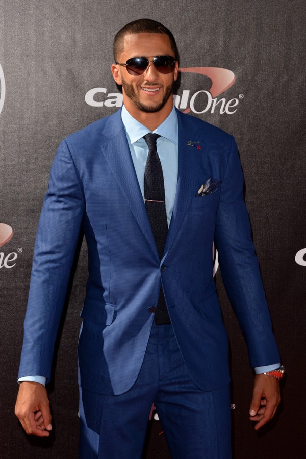 Colin Kaepernick Wears Sharp Isaia Suit to 2014 ESPYS – The Fashionisto