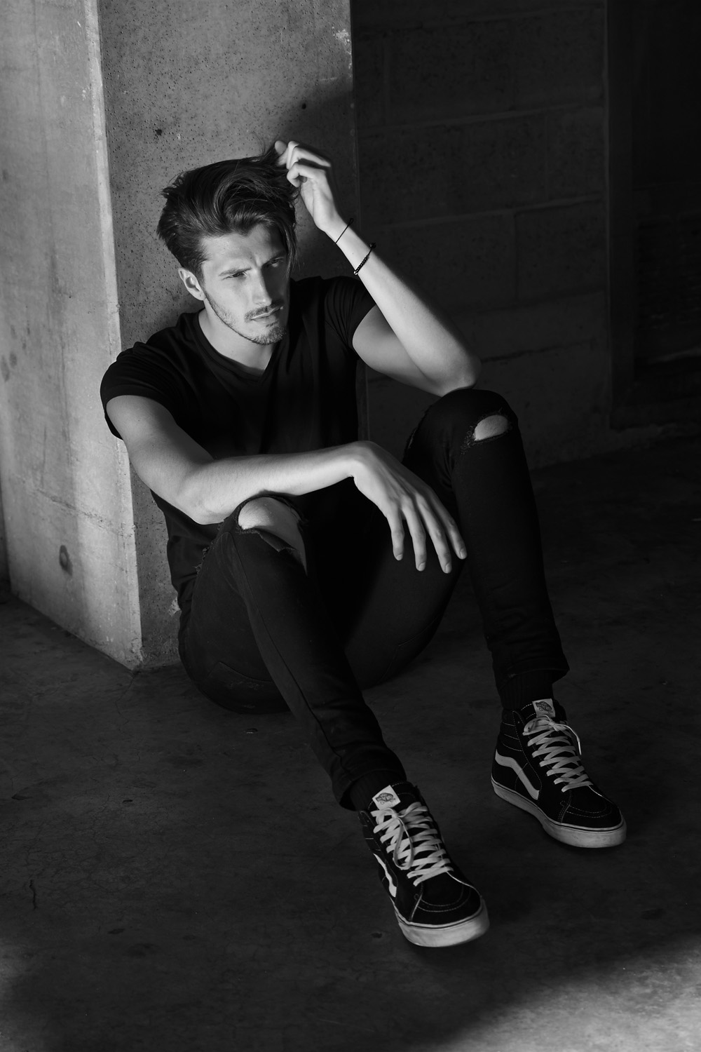 Douglas Bailly Poses for Relaxed Images by Jan Malinowski – The Fashionisto