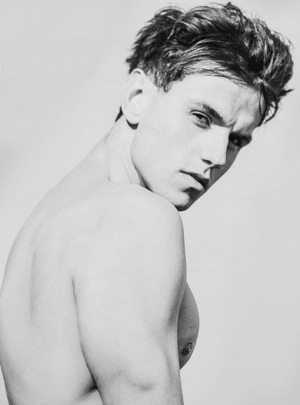 Jonathan Keith Heads to Malibu for Photos by Joe Simpson – The Fashionisto