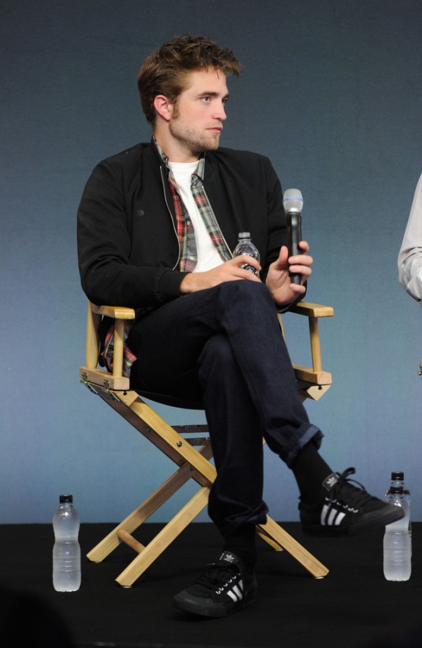 Robert Pattinson Exhibits Effortless Casual Style at ‘The Rover’ Event ...