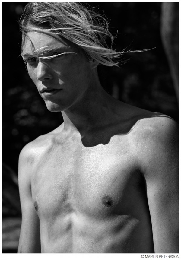 Lane Davis Hits the Beach with Martin Petersson – The Fashionisto