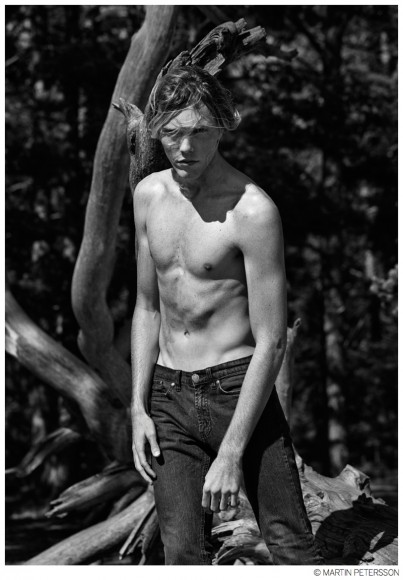 Lane Davis Hits the Beach with Martin Petersson – The Fashionisto