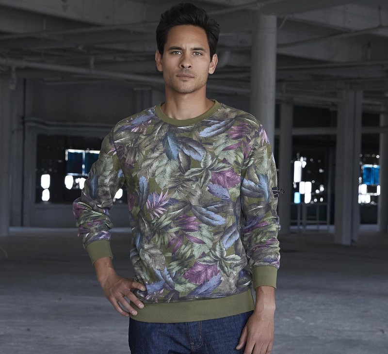 Adam Levine Spotted in Namesake Floral Print Sweatshirt – The Fashionisto