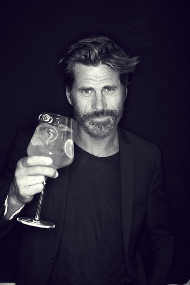 Mark Vanderloo Poses for DT Magazine – The Fashionisto