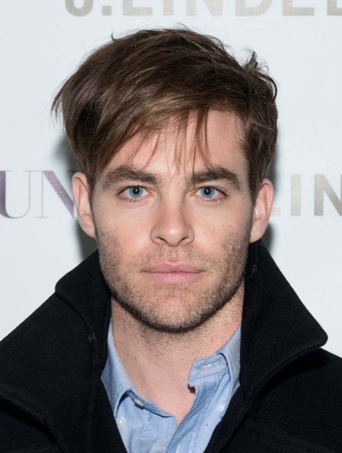 Chris Pine Celebrates New Flaunt Cover – The Fashionisto