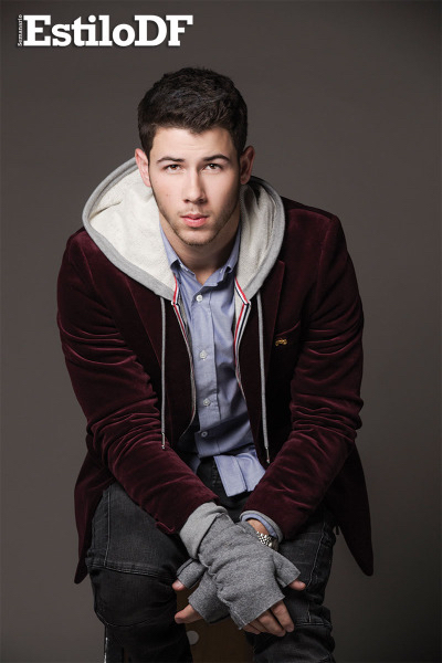 Nick Jonas Poses for December 2014 EstiloDF Photo Shoot – The Fashionisto
