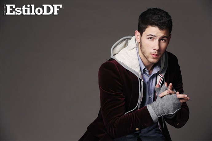 Nick Jonas Poses for December 2014 EstiloDF Photo Shoot – The Fashionisto