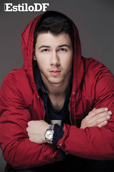 Nick Jonas Poses for December 2014 EstiloDF Photo Shoot – The Fashionisto
