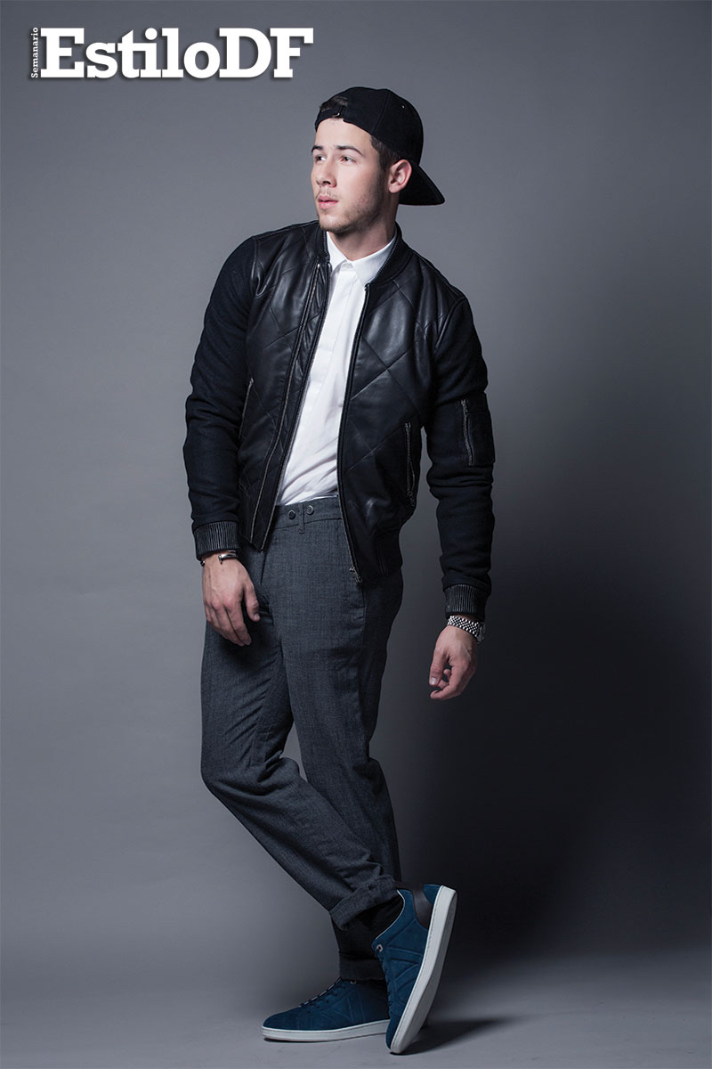 Nick Jonas Poses for December 2014 EstiloDF Photo Shoot | The Fashionisto