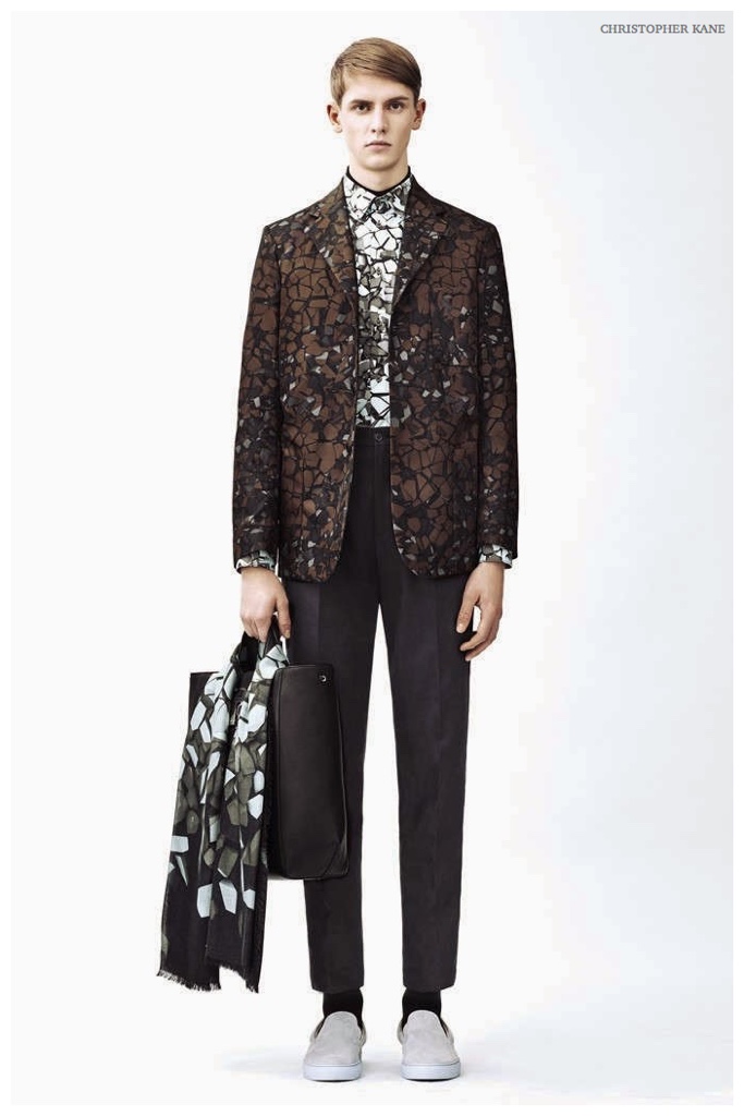 Christopher Kane Embraces Strong Colors & Patterns for Fall/Winter 2015 ...