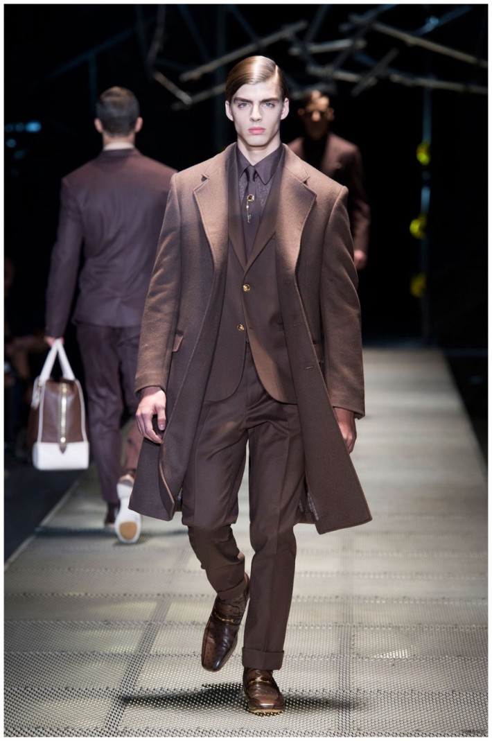 Versace Stripped: Versace Fall/Winter 2015 Menswear Collection Focuses ...