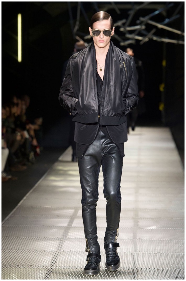 Versace Stripped: Versace Fall/Winter 2015 Menswear Collection Focuses ...