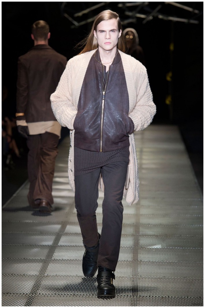 Versace Stripped: Versace Fall/Winter 2015 Menswear Collection Focuses ...