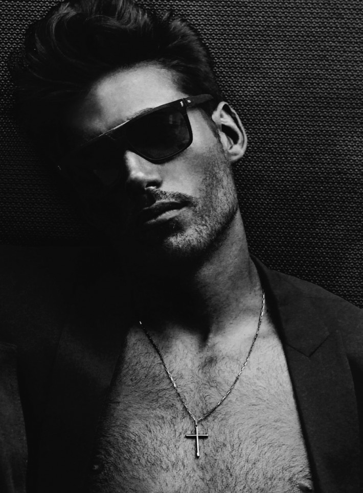 Daniel Kakoulidis Heads Outdoors for Igor Palhares Shoot – The Fashionisto