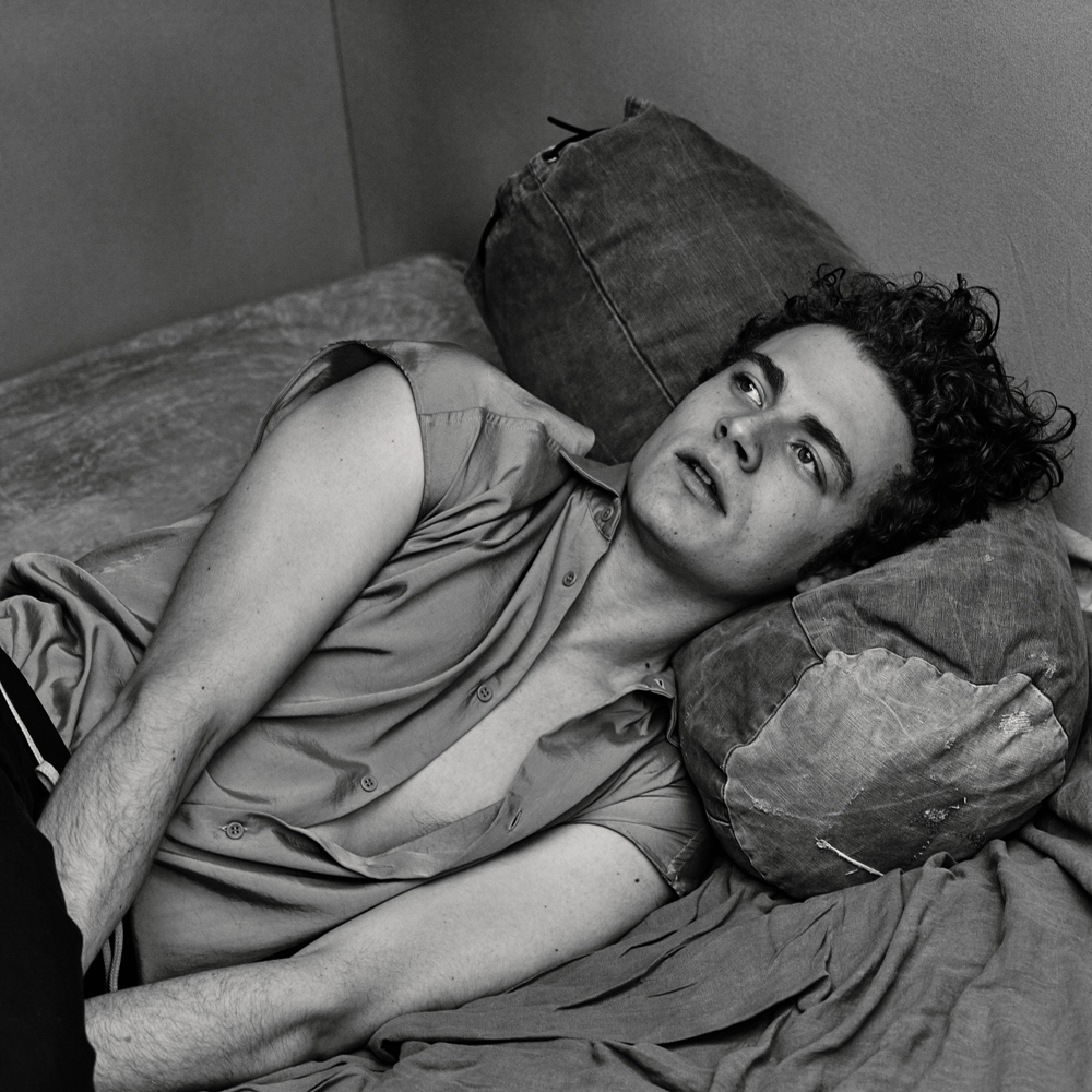 Interview Photographs Young Hollywood – The Fashionisto