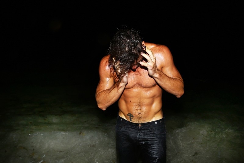 Josh Button Rocks Edgy Hairstyle for Ricky Cohete Shoot – The Fashionisto