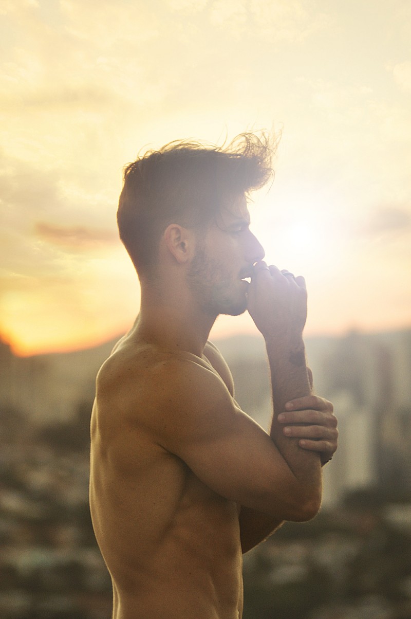 Lucas Bernardini Heads Outdoors for Portrait Shoot – The Fashionisto