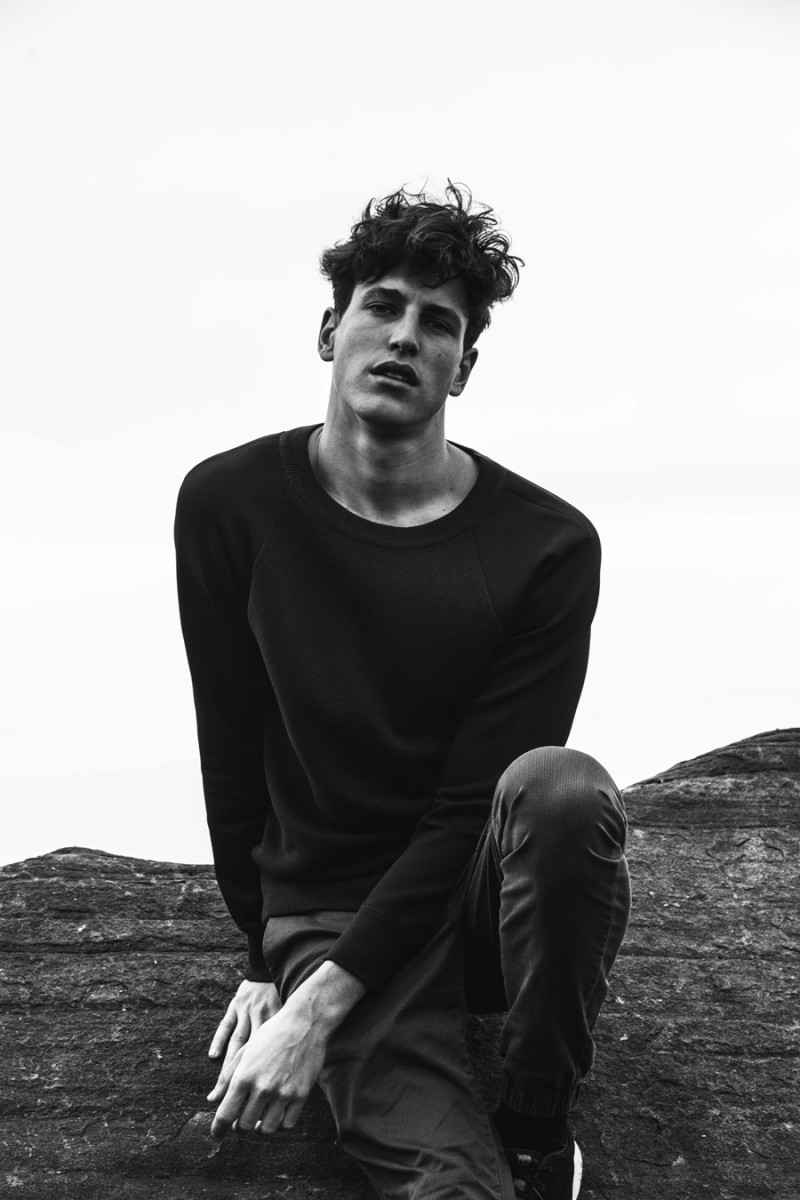 Lucas Muller Connects with Amath Magnan for Beach Shoot – The Fashionisto