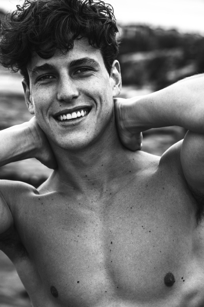 Lucas Muller Connects with Amath Magnan for Beach Shoot – The Fashionisto