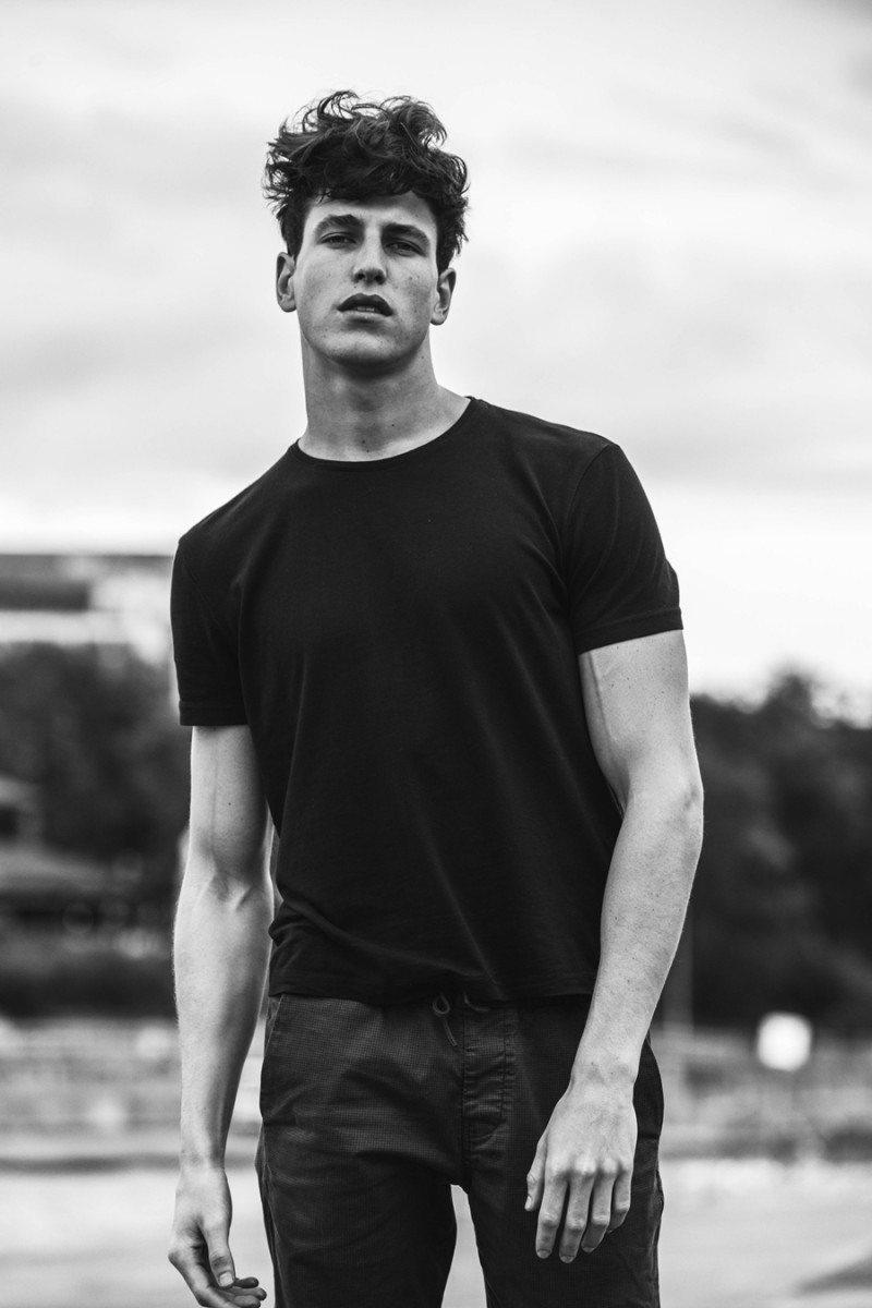 Lucas Muller Connects with Amath Magnan for Beach Shoot – The Fashionisto