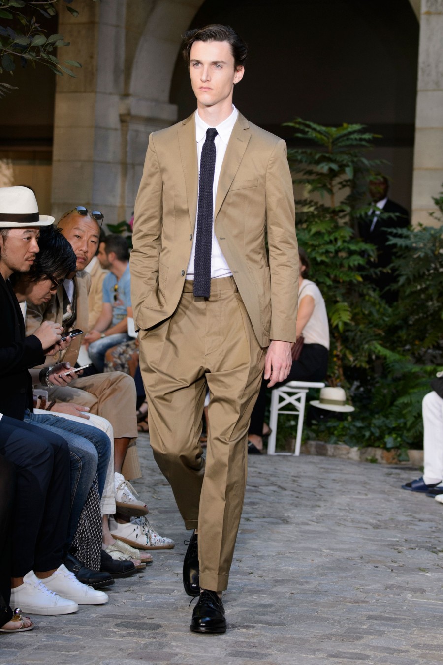 Officine Generale Spring/Summer 2016 Menswear Collection | Paris ...