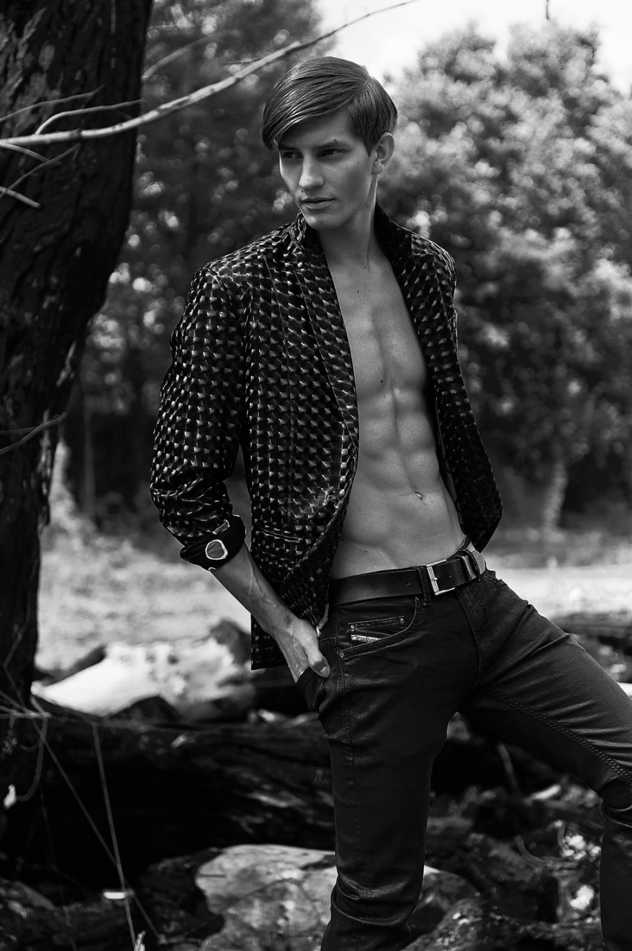 Benjamin Benedek Poses for Images by Tom Binder – The Fashionisto