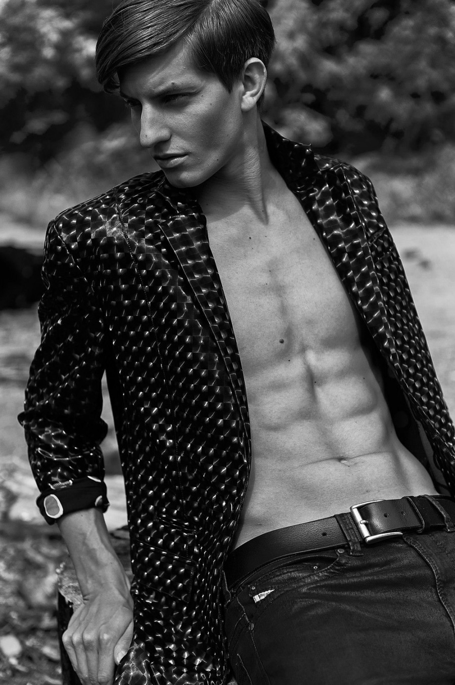 Benjamin Benedek Poses for Images by Tom Binder – The Fashionisto