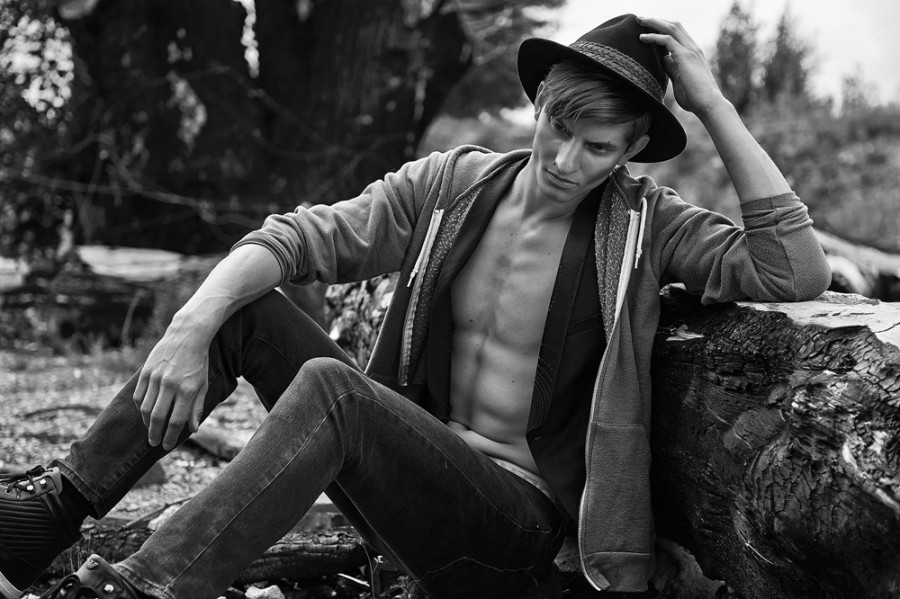 Benjamin Benedek Poses for Images by Tom Binder – The Fashionisto