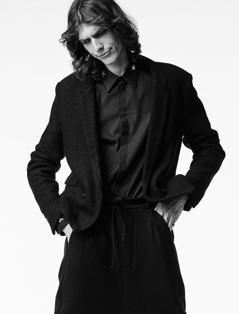 Justin Gossman Channels Inner Rocker for Boys by Girls Shoot – The ...