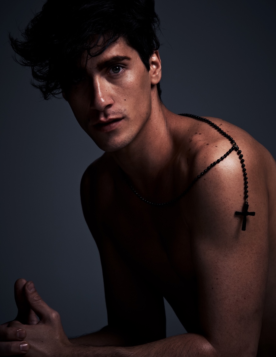 Robson Buchele Strikes a Pose or Two for Mun Kong – The Fashionisto