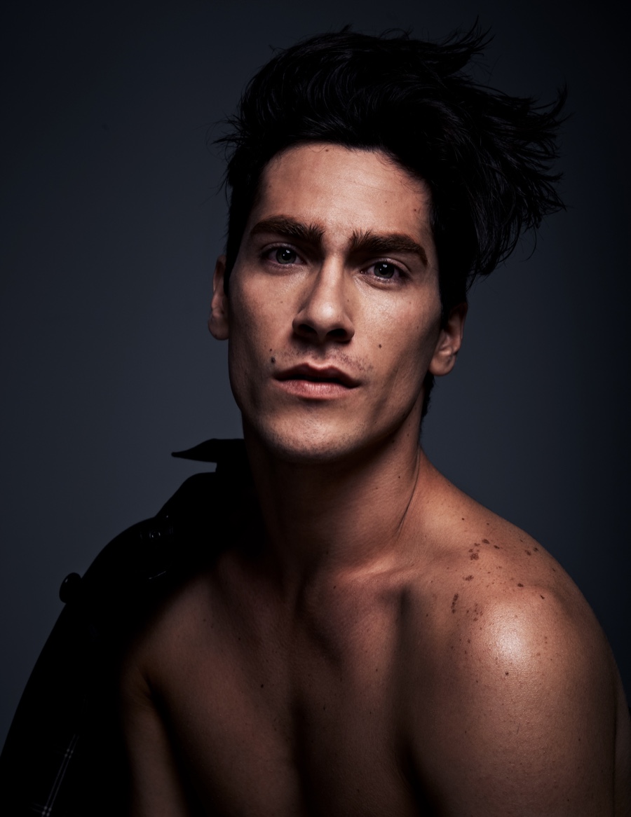 Robson Buchele Strikes a Pose or Two for Mun Kong – The Fashionisto