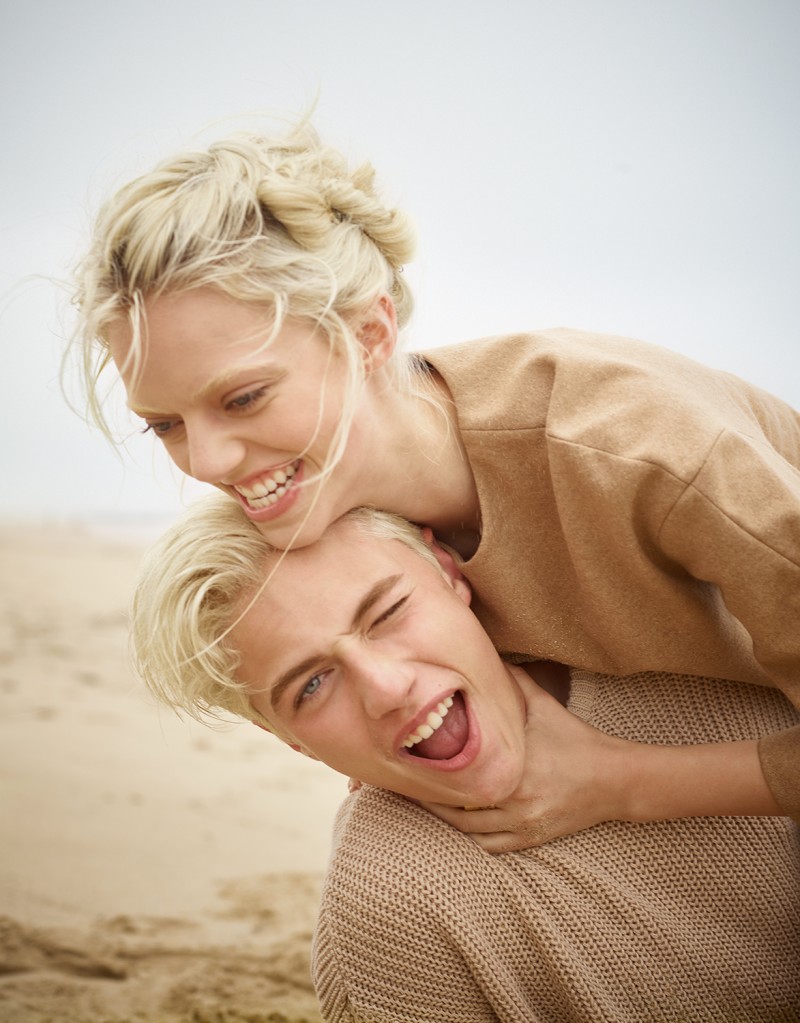 Lucky Blue Smith Joins Sisters for Trendi Beach Shoot – The Fashionisto