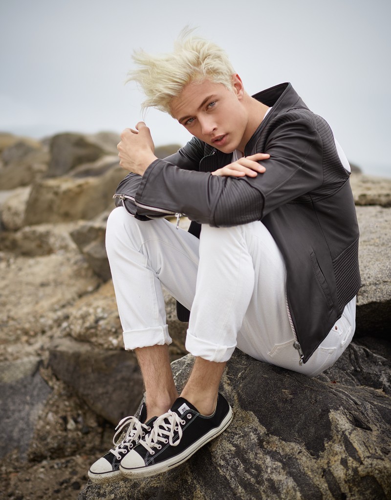 Lucky Blue Smith Joins Sisters for Trendi Beach Shoot – The Fashionisto