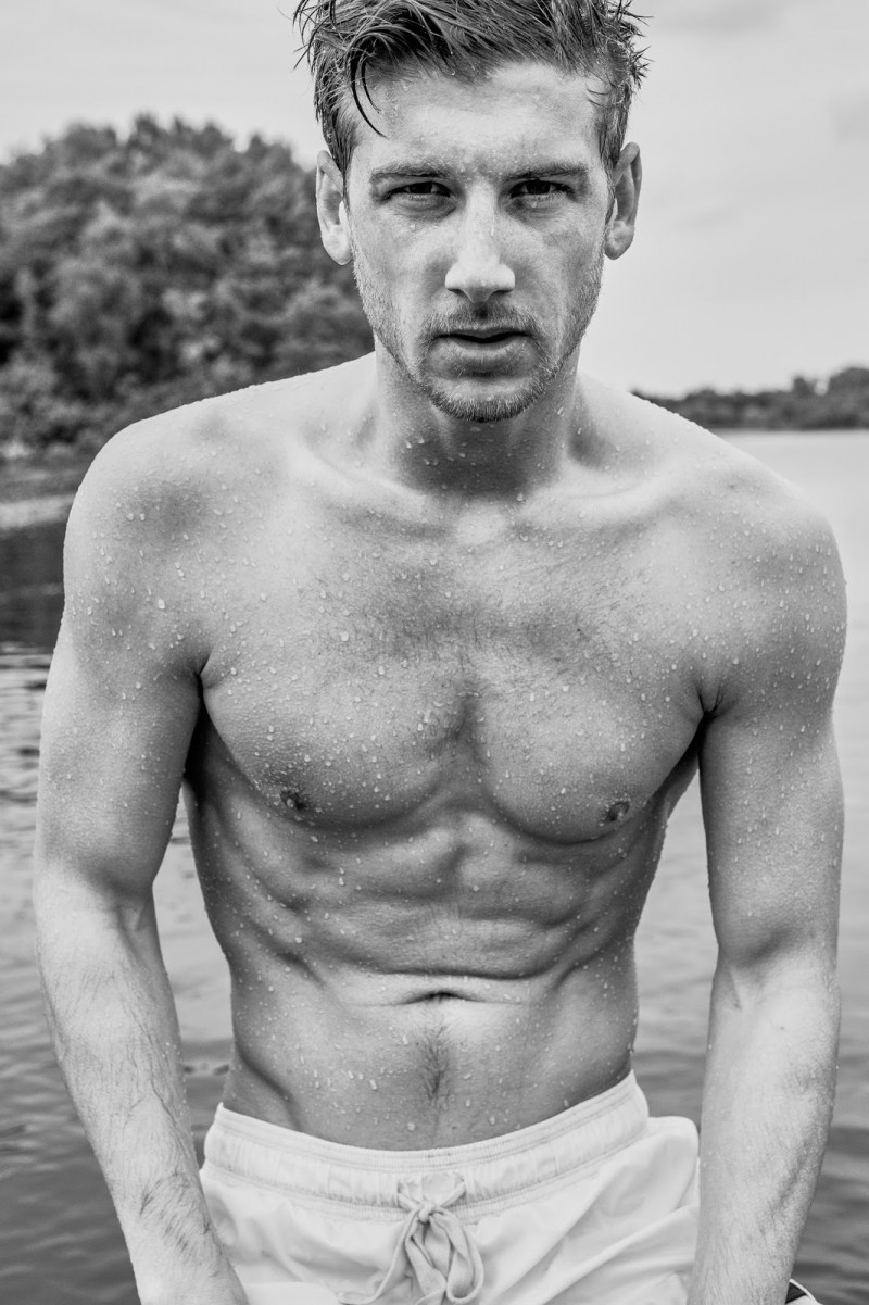 Kult Models Star in Playful Outdoors Water Shoot – The Fashionisto