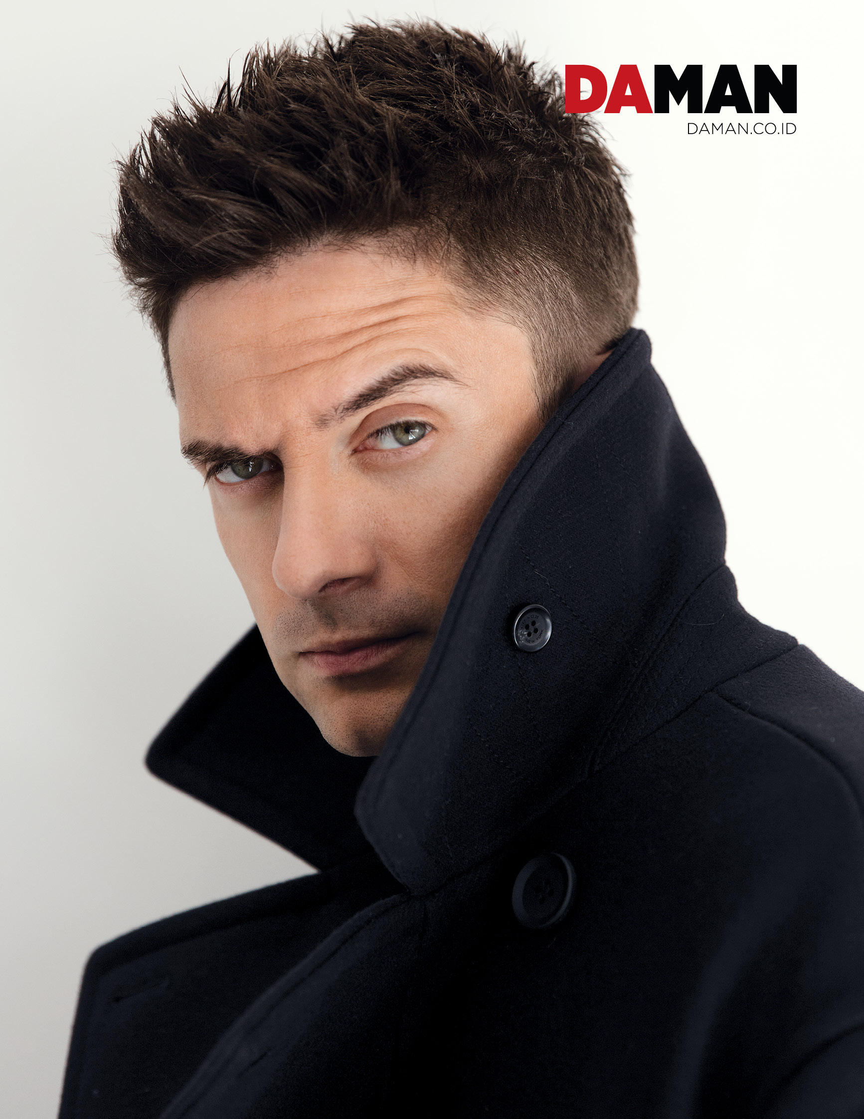 Topher Grace Poses for Da Man Shoot, Talks ‘Truth’ – The Fashionisto