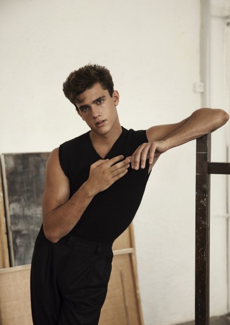Hercules Universal: Xavier Serrano Models Relaxed Looks – The Fashionisto