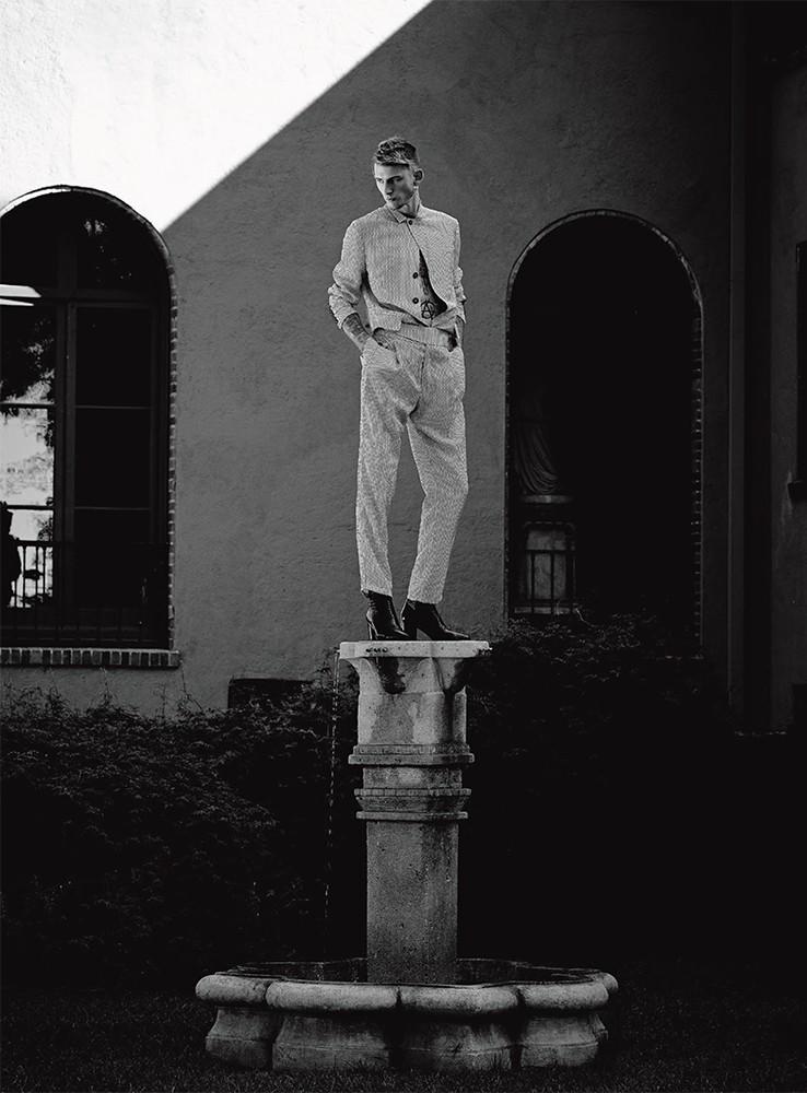Machine Gun Kelly Poses for L’Uomo Vogue Shoot – The Fashionisto