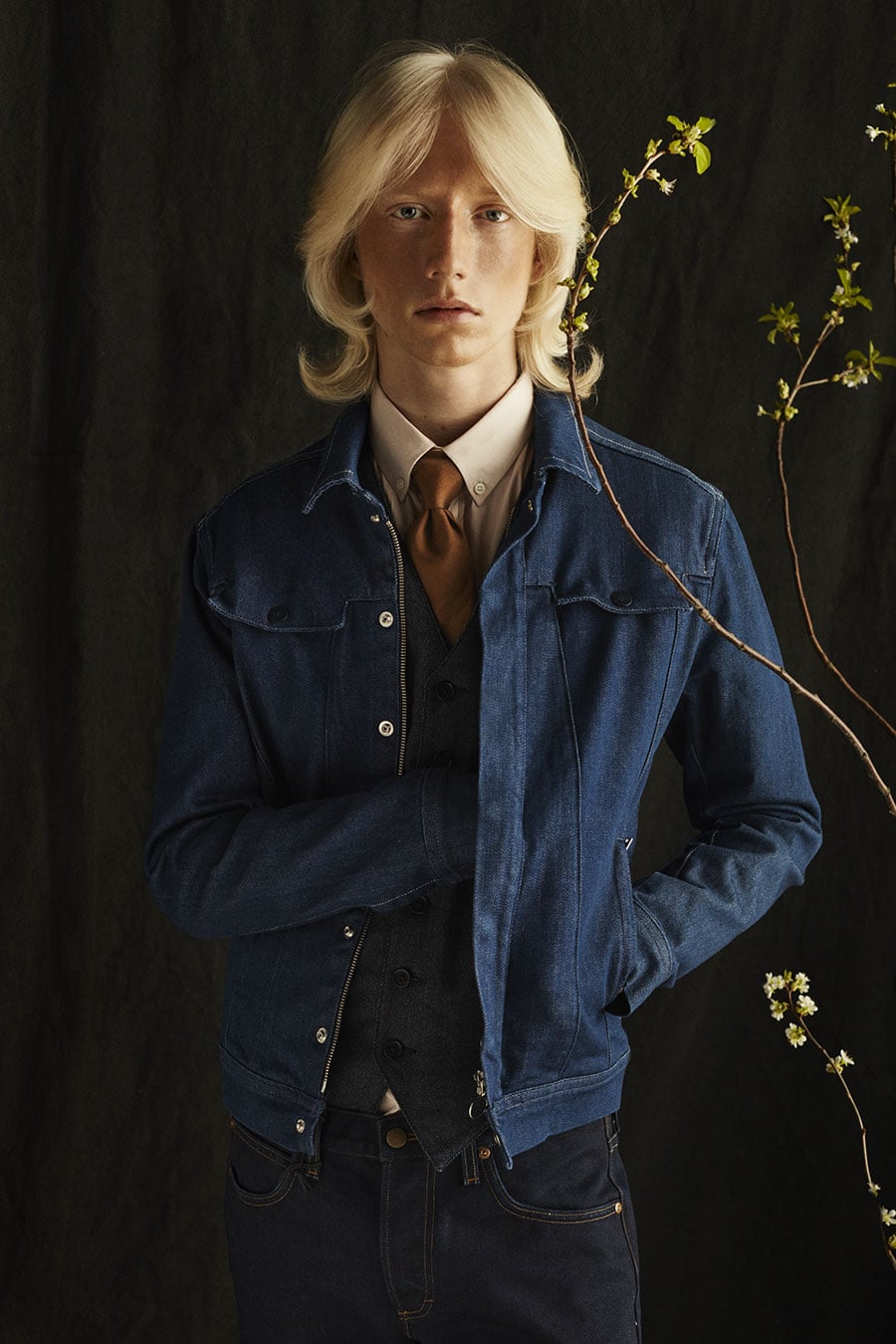 Café Highlights Chic Denim Ensembles – The Fashionisto