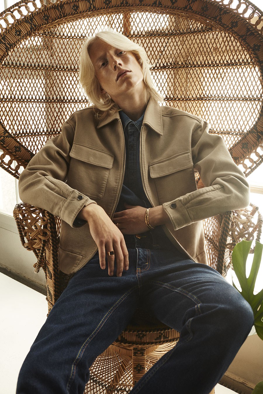 Café Highlights Chic Denim Ensembles – The Fashionisto