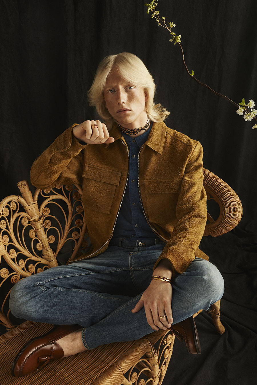 Café Highlights Chic Denim Ensembles – The Fashionisto