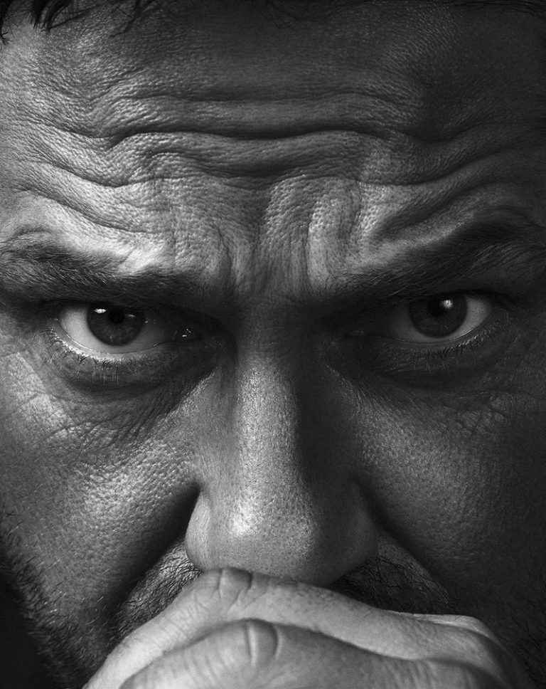 Gerard Butler Dons BOSS for Icon El País Cover Shoot – The Fashionisto