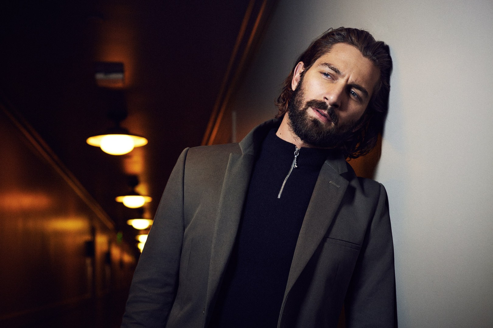 Michiel Huisman Dons Blue Suits for American GQ Shoot – The Fashionisto